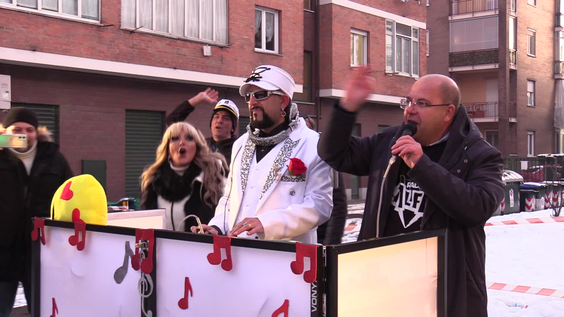 Torino, tutta Mirafiori balla L’Amour Toujours per il compleanno di ...