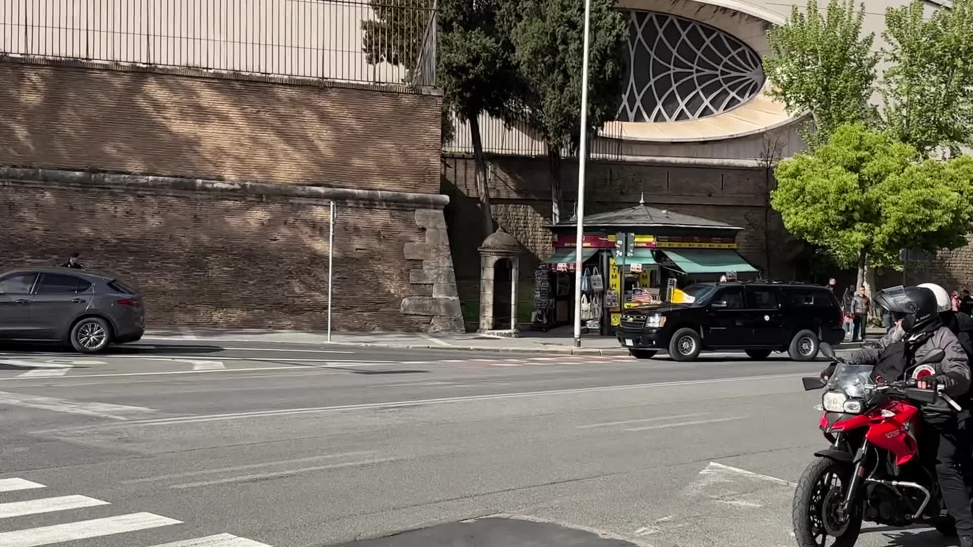 JD Vance arriva in Vaticano con un corteo di oltre 30 auto – alanews