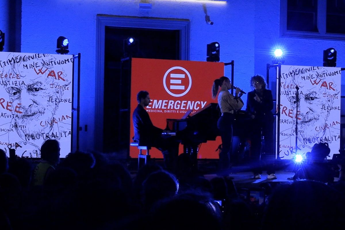 Emergency celebra 32 anni: Noemi e Fiorella Mannoia insieme sul palco ...